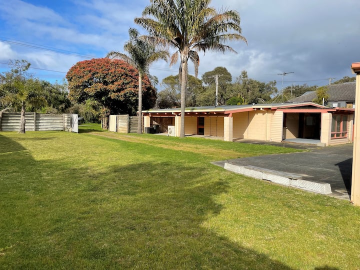 Rye Springs Oasis! 3 Bedroom Home On Double Block! - Sorrento