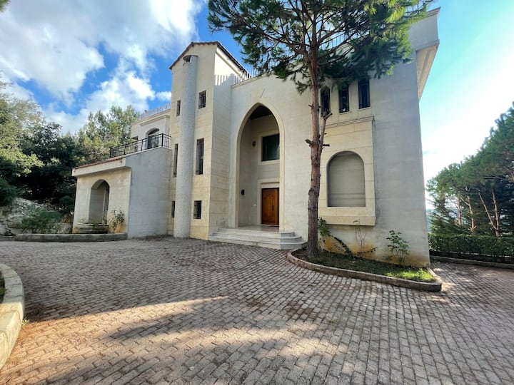 Cheerful 6 Bedroom Villa - Lebanon