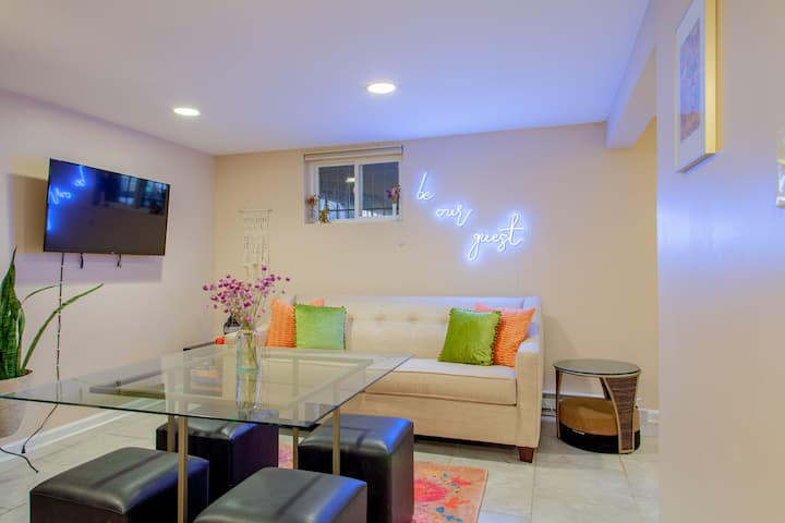 2-br City Retreat / Peace, Privacy & Parking! - Hyattsville, MD