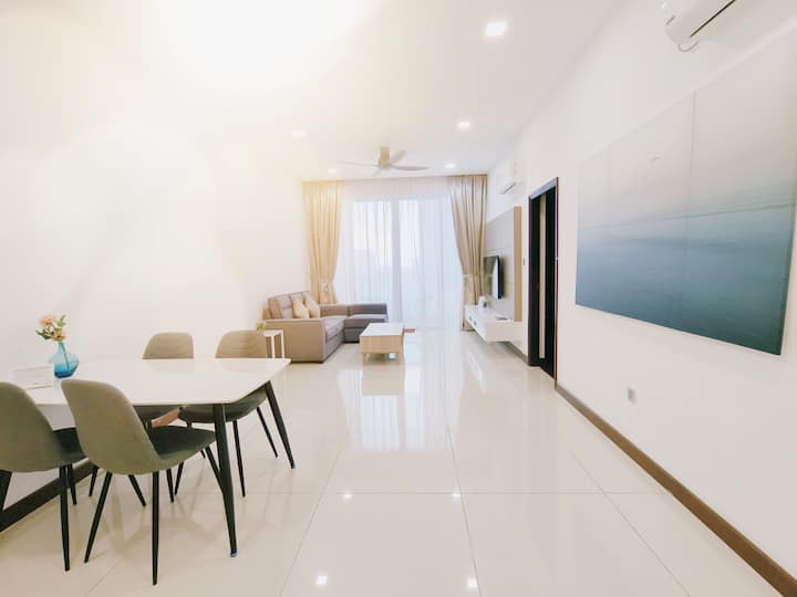 Cosy Big 2bedder W Jacuzzi/smarttv/parking - Yishun