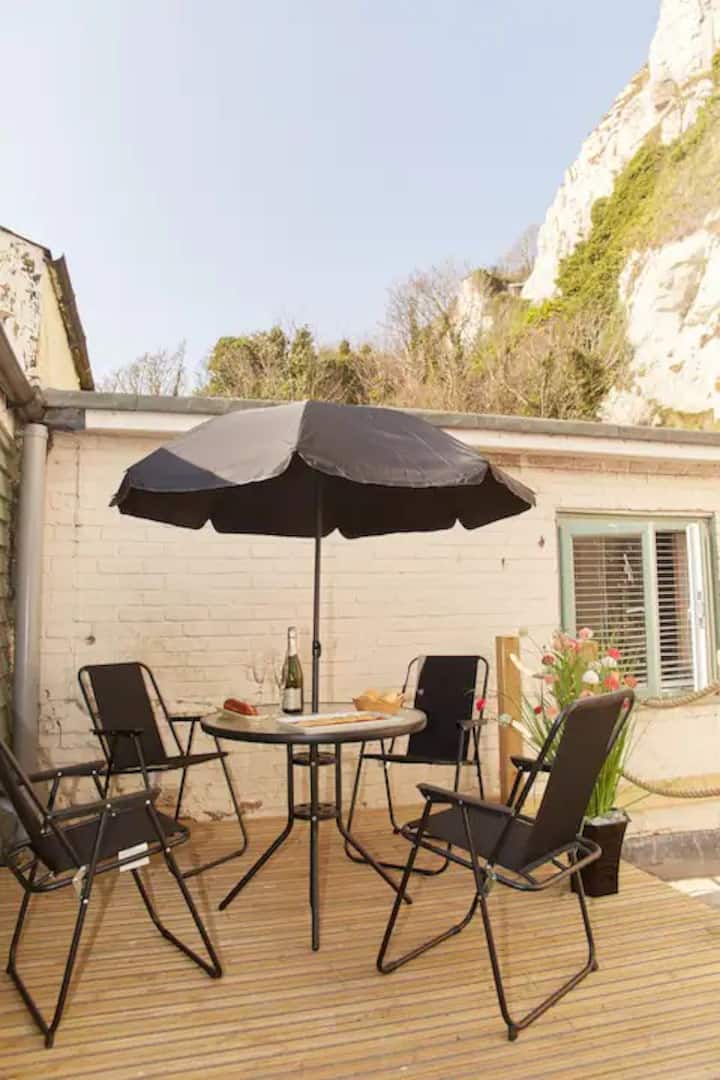 Rare Chance! Home With White Cliffs Cave Outside! - Dover, UK