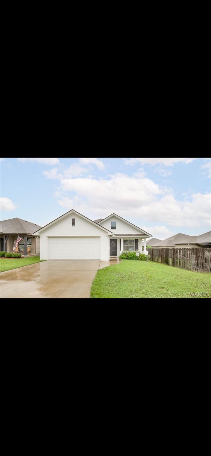 Beautiful 3 Bedroom, 2 Bath Home! - Tuscaloosa, AL