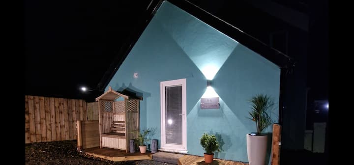 Bespoke Open-plan 1 Bedroom Hide-away. - Llangrannog