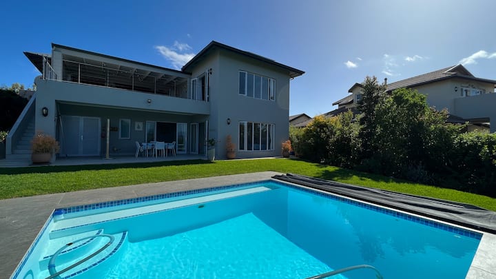 Plett Villa With 3 Bed, Pool And Beautiful Views - Südafrika