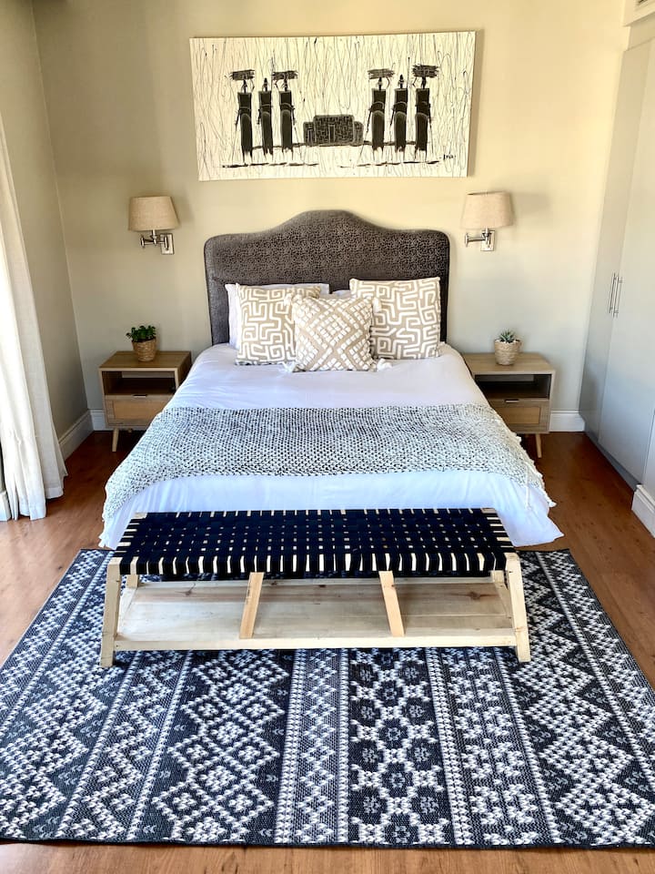 Modern 1 Bedroom Apartment In Cape Royale - Cape Town