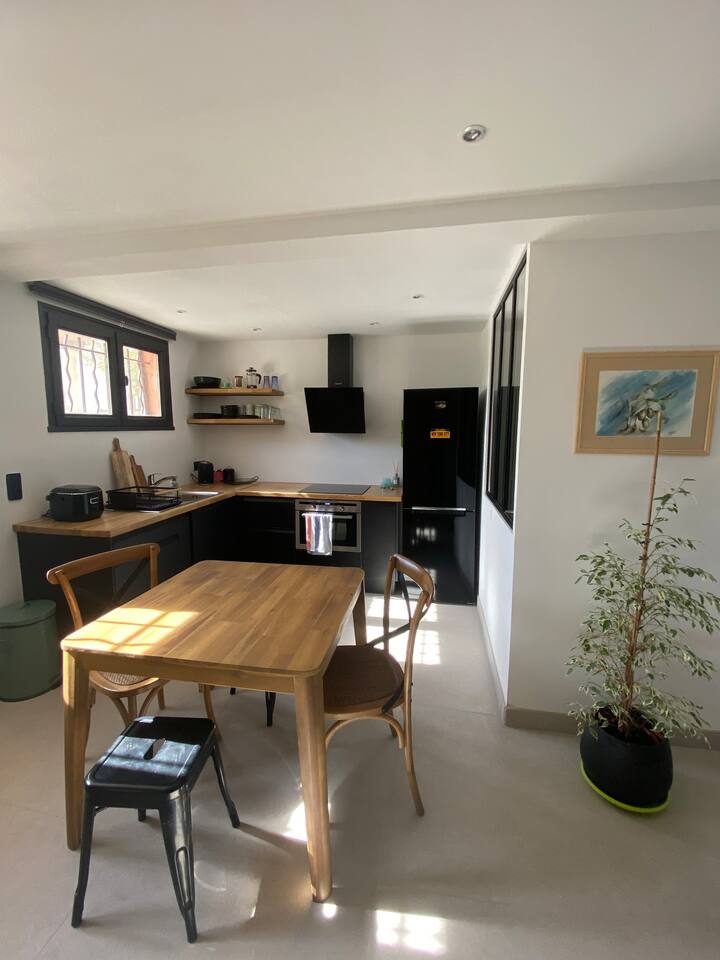 Appartement En Dépendance D'une Maison Et Jardin - Gémenos