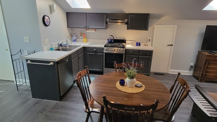 The Dogtown Loft -Private Loft, Parking, And Deck! - St. Louis, MO