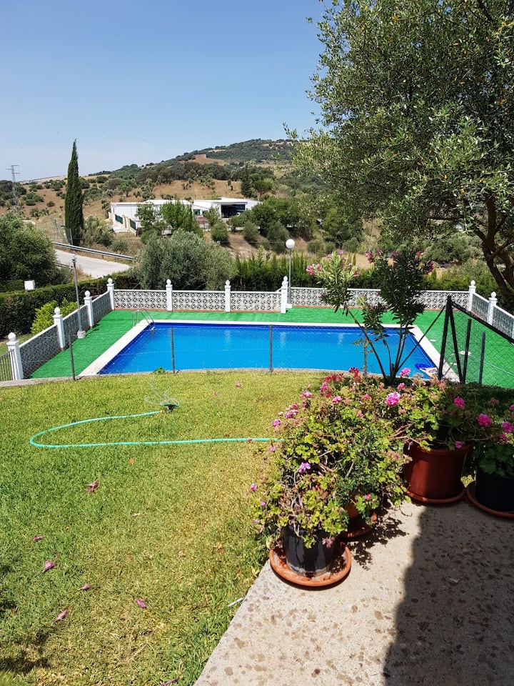 Agradable Chalet Con Piscina - Grazalema