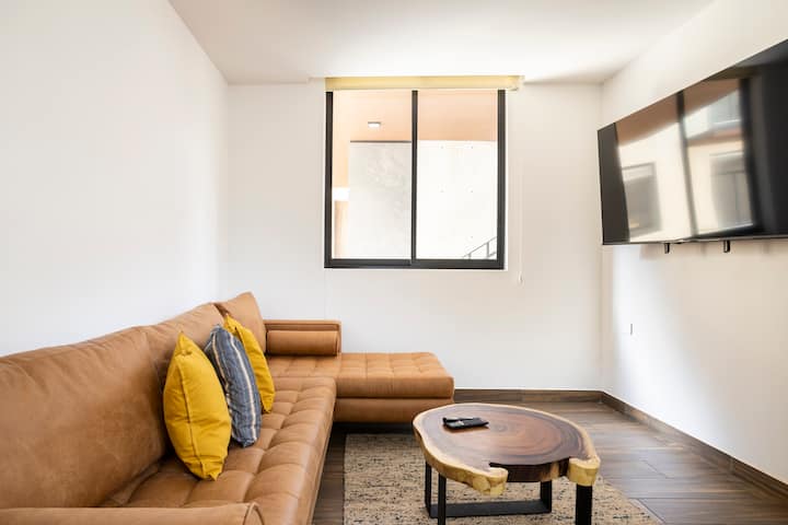 Comfy Condesa Haven: Gym & Parking - Mexico State