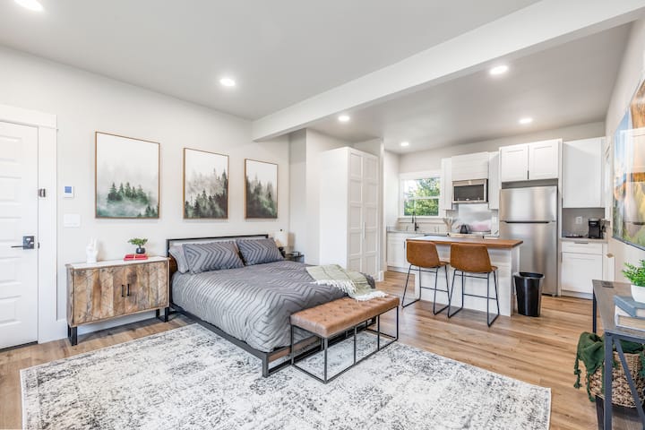 Lovely Studio Apt In Central Tacoma - Tacoma, WA