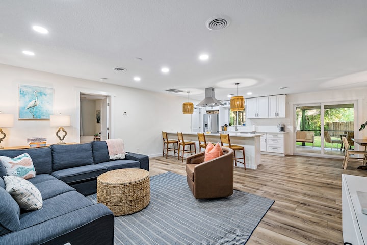 New Modern Coastal Home In Heart Of Tequesta, Fl - Jupiter, FL