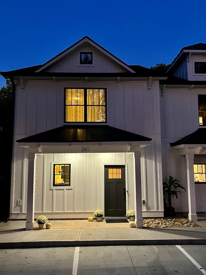 Charming Gainesville Townhome 2 - Gainesville, GA