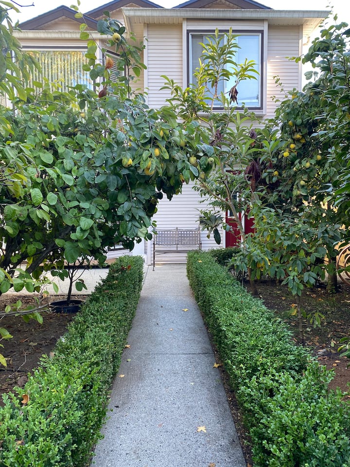 Private 1br Garden Suite, Close To Everything. - North Vancouver