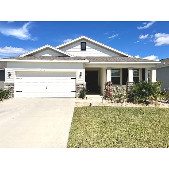 Delightful 2 Bdrm Home In Peaceful Area W/parking - Zephyrhills, FL
