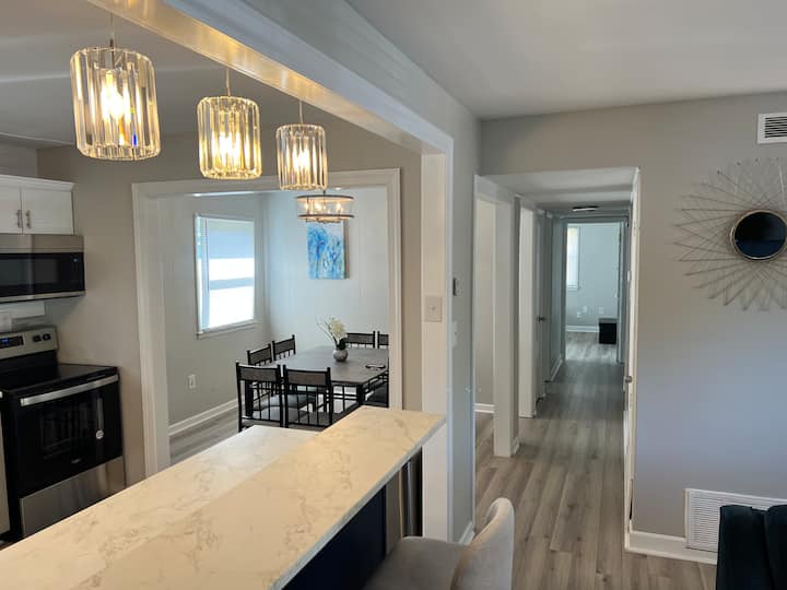 The Welcoming Winston | 3br Cozy Home & Pool Table - Winston-Salem, NC