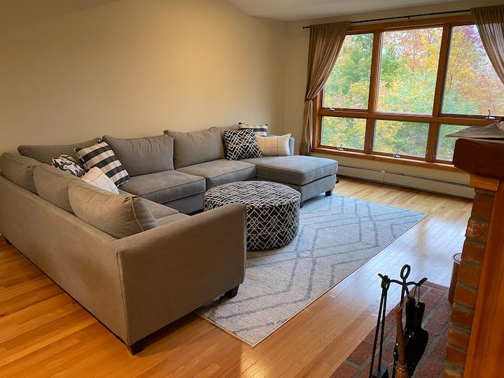 Mt Snow Home W/ Free Ski Shuttle From Front Door - Mount Snow, VT