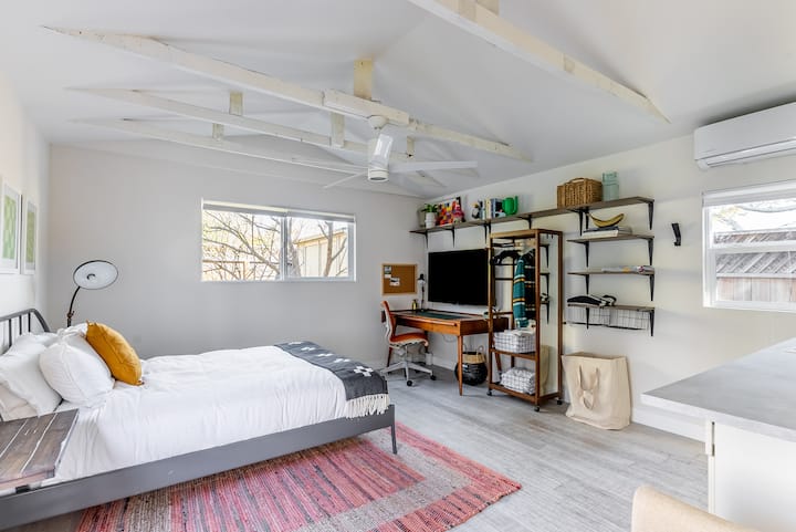 Birdhouse: Chic Palo Alto Courtyard Studio - Stanford University, Stanford