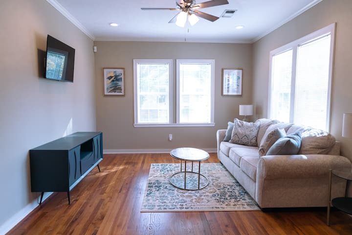 Bright 2 Bedroom Bungalow In The Heart Of Fondren - Jackson, MS