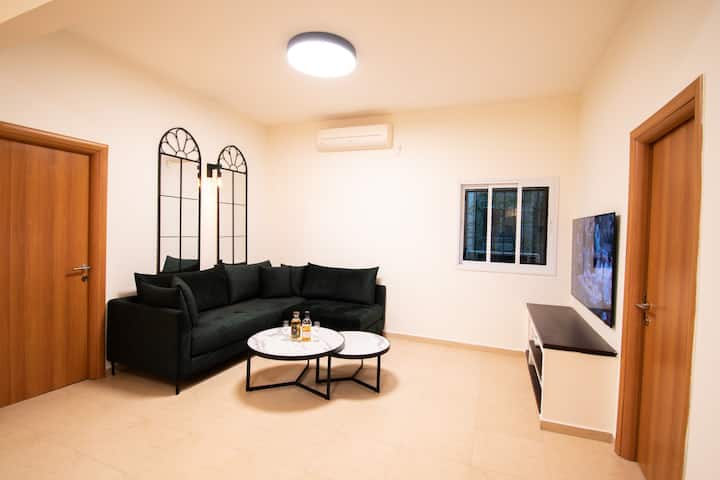 Cozy & Quiet 2 Bed Tlv Apt Mins Walk To Beach - Tel Aviv-Yafo