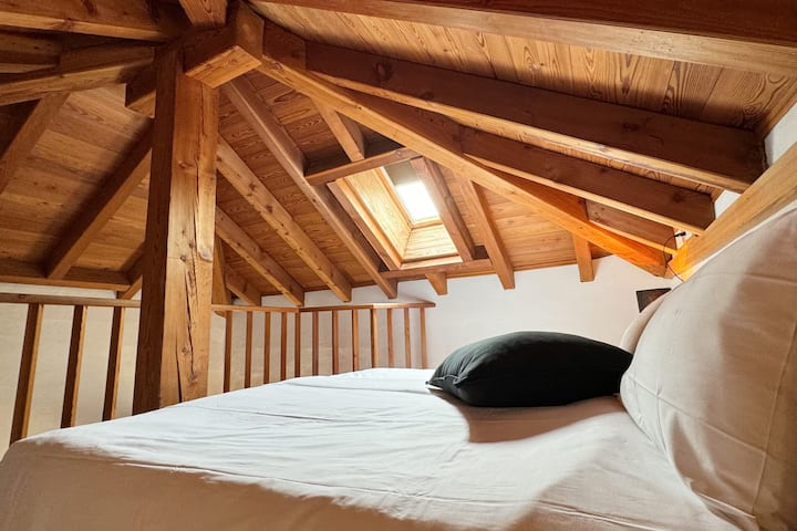 Loft Rustico In Torre Del 500' - Brissago