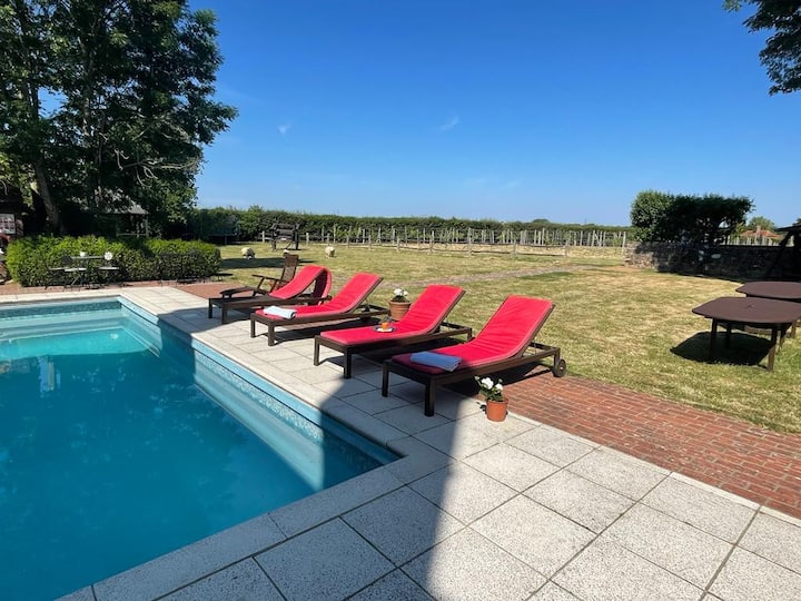 Stunning Grade 2* 11 Bed Georgian Manor, Sleeps 22 - Kent