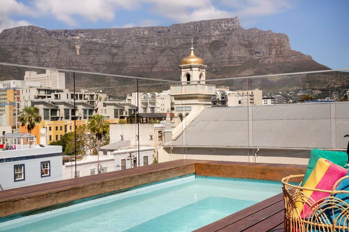 6 Bedroom Villa With Roof Top Pool & Mountain View - Camps Bay