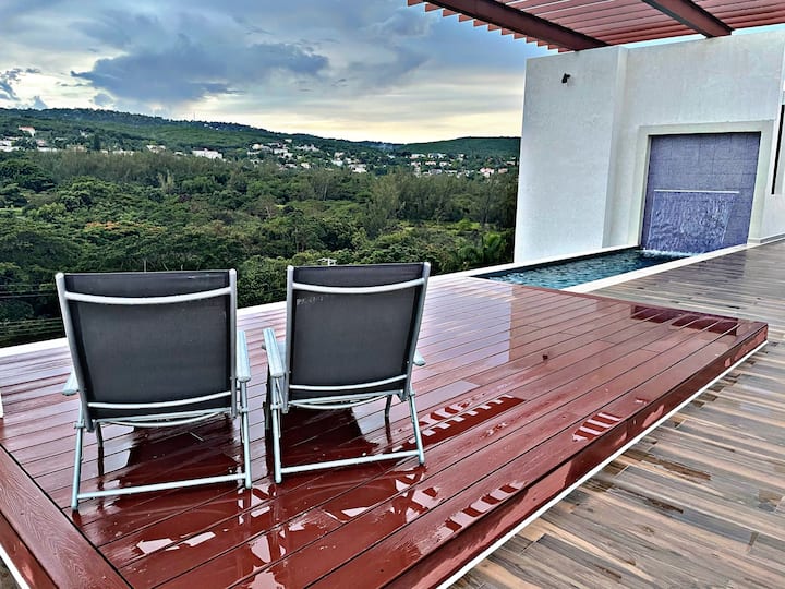 Luxury In Paradise: Pool, Jacuzzi, Gated, 3rd Flr - Montego Bay