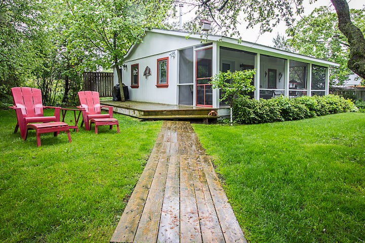 Apple Blossom Cottage - Prince Edward