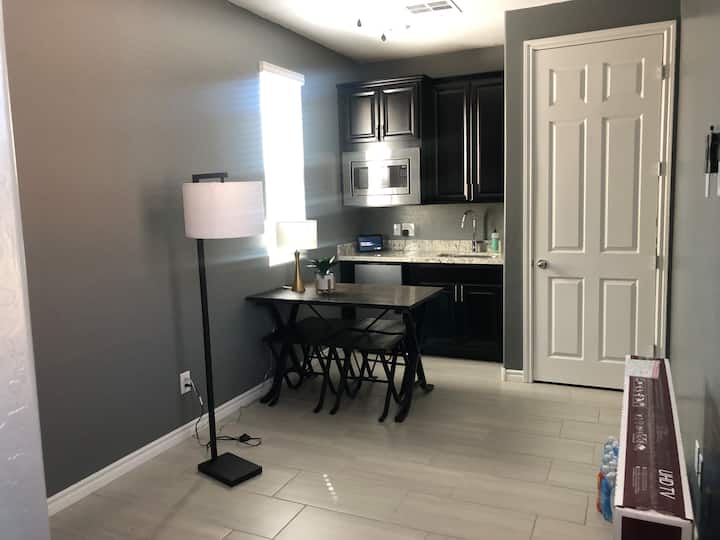 Private One Bedroom Casita With Living Area - North Las Vegas, NV