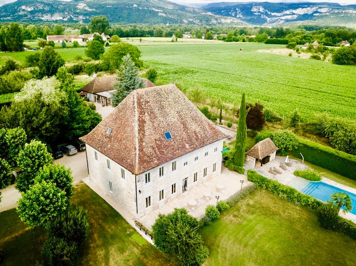 Location Vacances 5* Avec  Piscine, Tennis, Ménage - Les Avenières