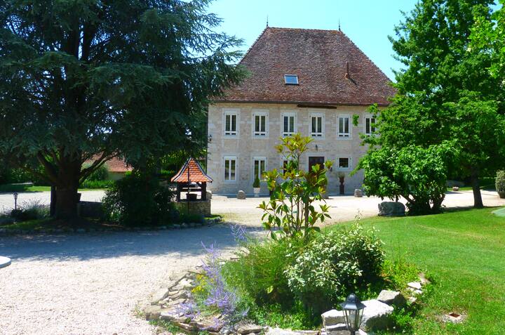 Location Vacances 5* Avec  Piscine, Tennis, Ménage - Morestel