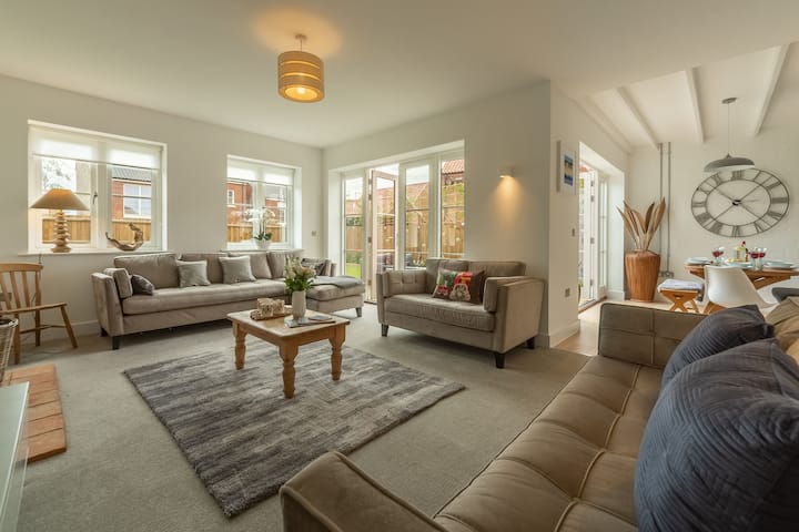 Contemporary Cottage - Blakeney