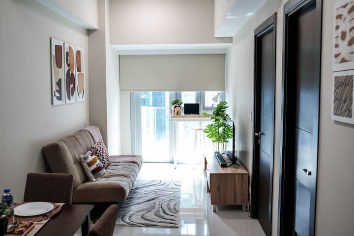 Spacious 1br Chill-cation Den In Uptown Bgc - Taguig