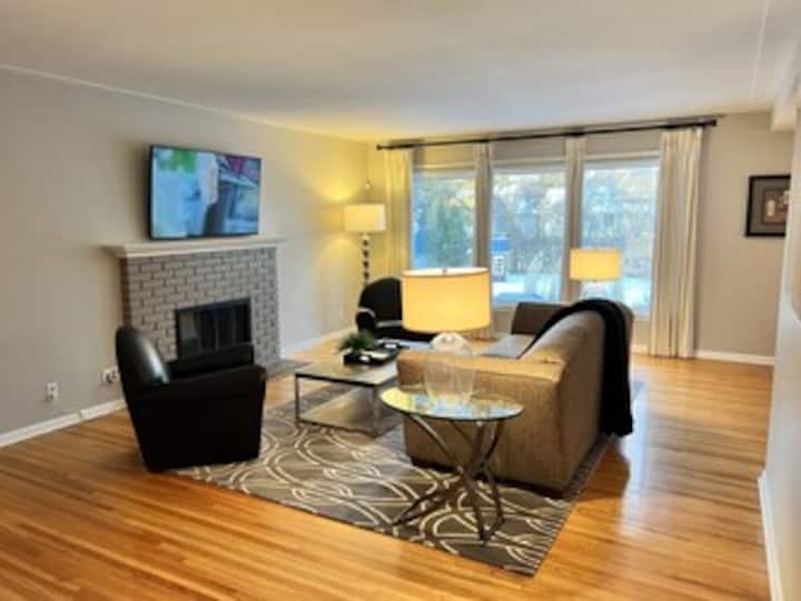 Edina: Walking Point 4+ Br Guest Home Near It All - The Wave, Shakopee