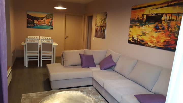 Modern Apartment With 2 Bedrooms In Tirana - ティラーナ