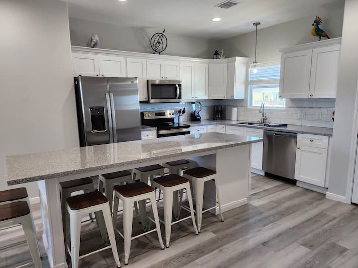 Beautiful House, Sleeps 14! Pet&kid Friendly! - Bolivar Peninsula, TX