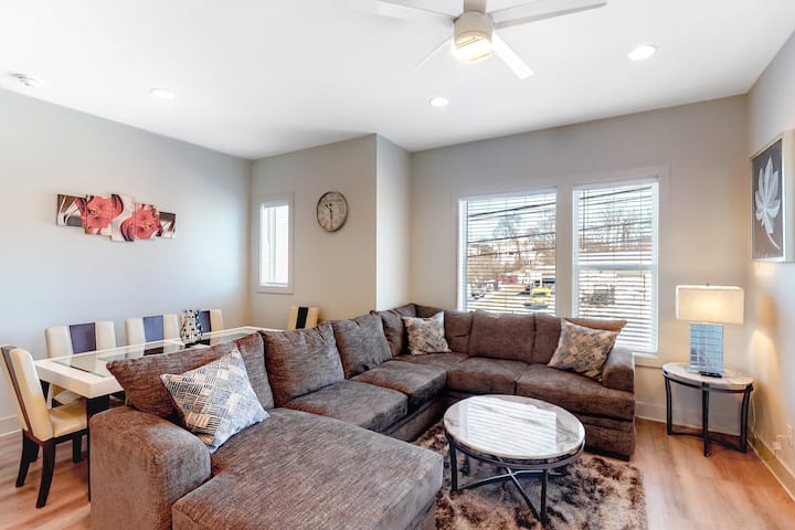 Sleek East Nashville Getaway - Nashville, TN