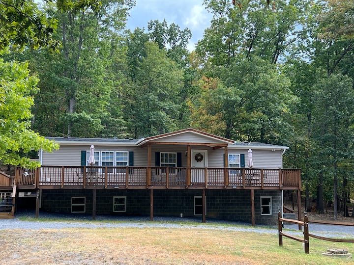 Vaughn Summit Hideaway - Luray, VA