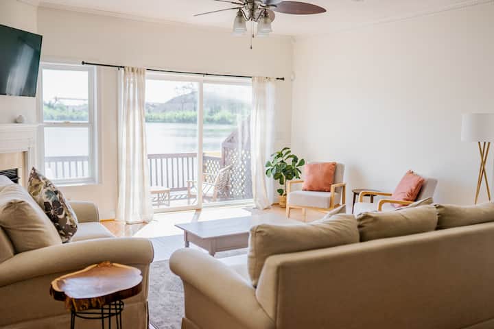 Gem Near Park Circle W/ Lakeview - Charleston, SC