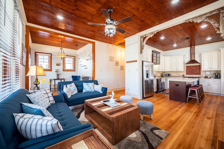 Beach Bungalow ~8 Min Walk To Beach/restaurants! - Galveston, TX