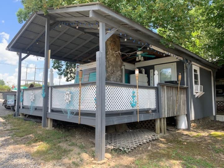 Lake Escape • 2br Lakeside Camper - White Pine, TN