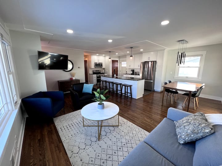Highland Park Stunner! Renovated W/ Modern Updates - Saint Paul, MN
