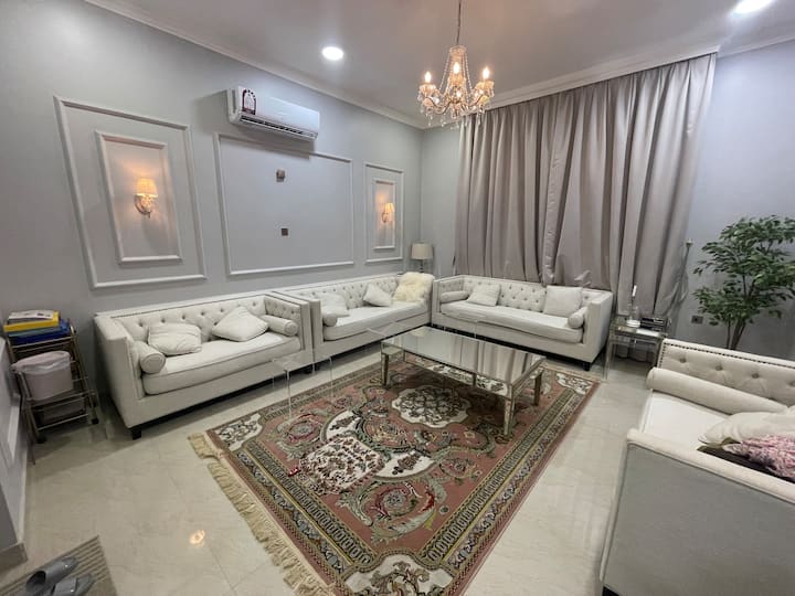 فيلا مستقلة بجانب استاد خليفة - Doha