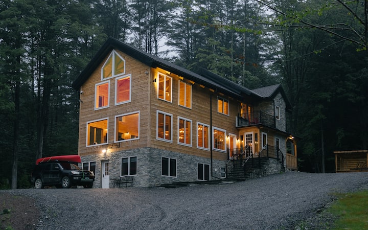 Fall Vacation - Fire Pit, Sauna, Hot Tub - Sleep 8 - Grafton, VT