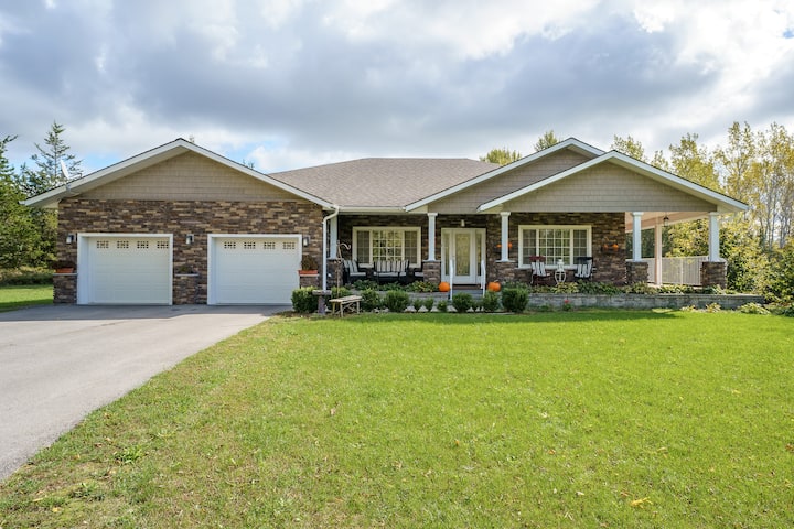 Cozy Retreat On The Eastside Estate (Sleeps 8) - Napanee