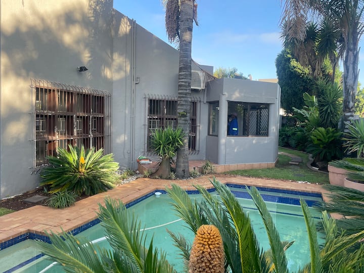 An Entire 3 Bedroom Cluster Home With Pool & Patio - Boksburg