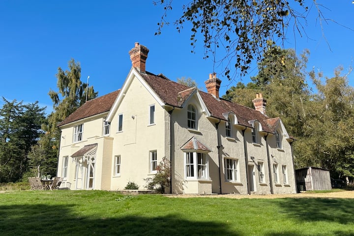 Newly Refurbished House, New Forest - Sleeps 7 - Fordingbridge