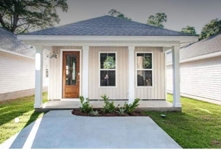 3. Perfect Place Minutes From Downtown Pensacola - Pensacola, FL