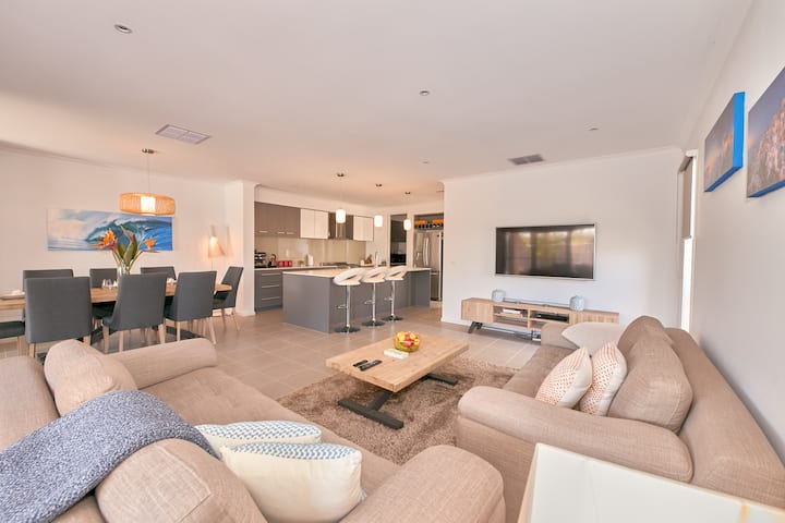 Zeally Sands Pool Retreat - Torquay, Australia