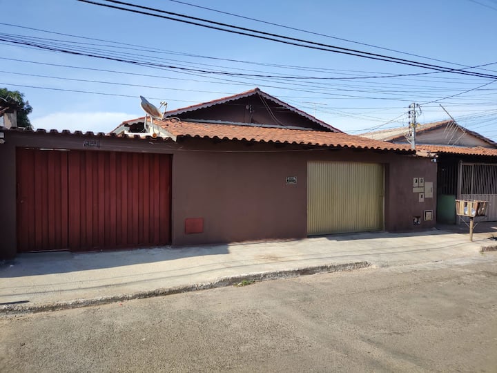 Casa Grande, Espaço Agradável, Perto De Tudo! - Goiânia